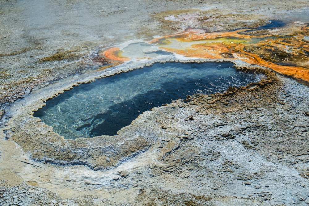 Yellowstone thermal spring spews biggest eruption since 1957 - Earth.com