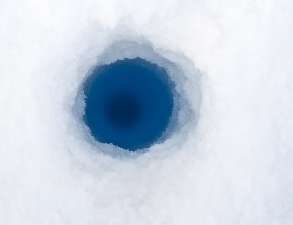 Team drills record 1.3-mile deep hole in Antarctic ice - Earth.com