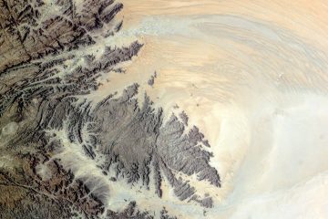 Distinctive landscapes in the Arabian Desert - Earth.com