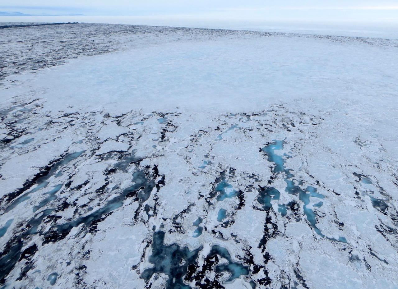 Changes in meltwater lakes can cause ice shelves to bend - Earth.com
