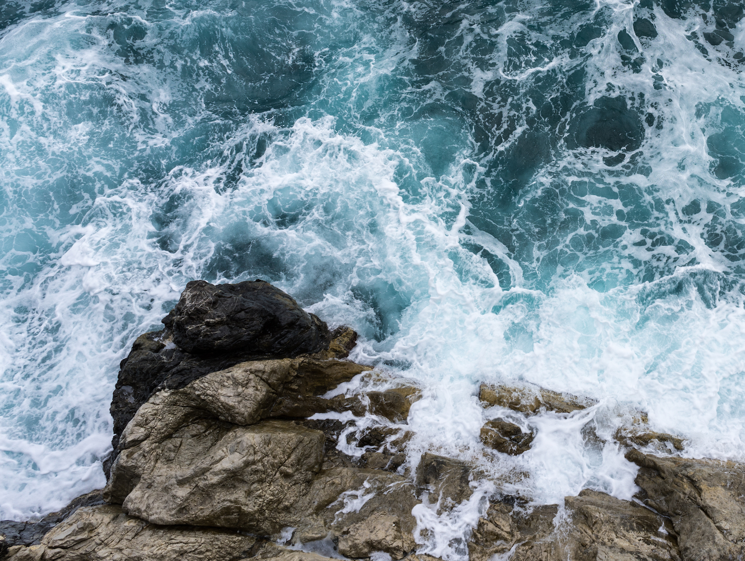 Scientists create hydrogen fuel using solar power and seawater - Earth.com