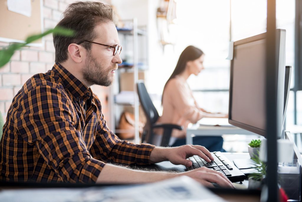 Americans now spend even more time sitting, study shows • Earth.com