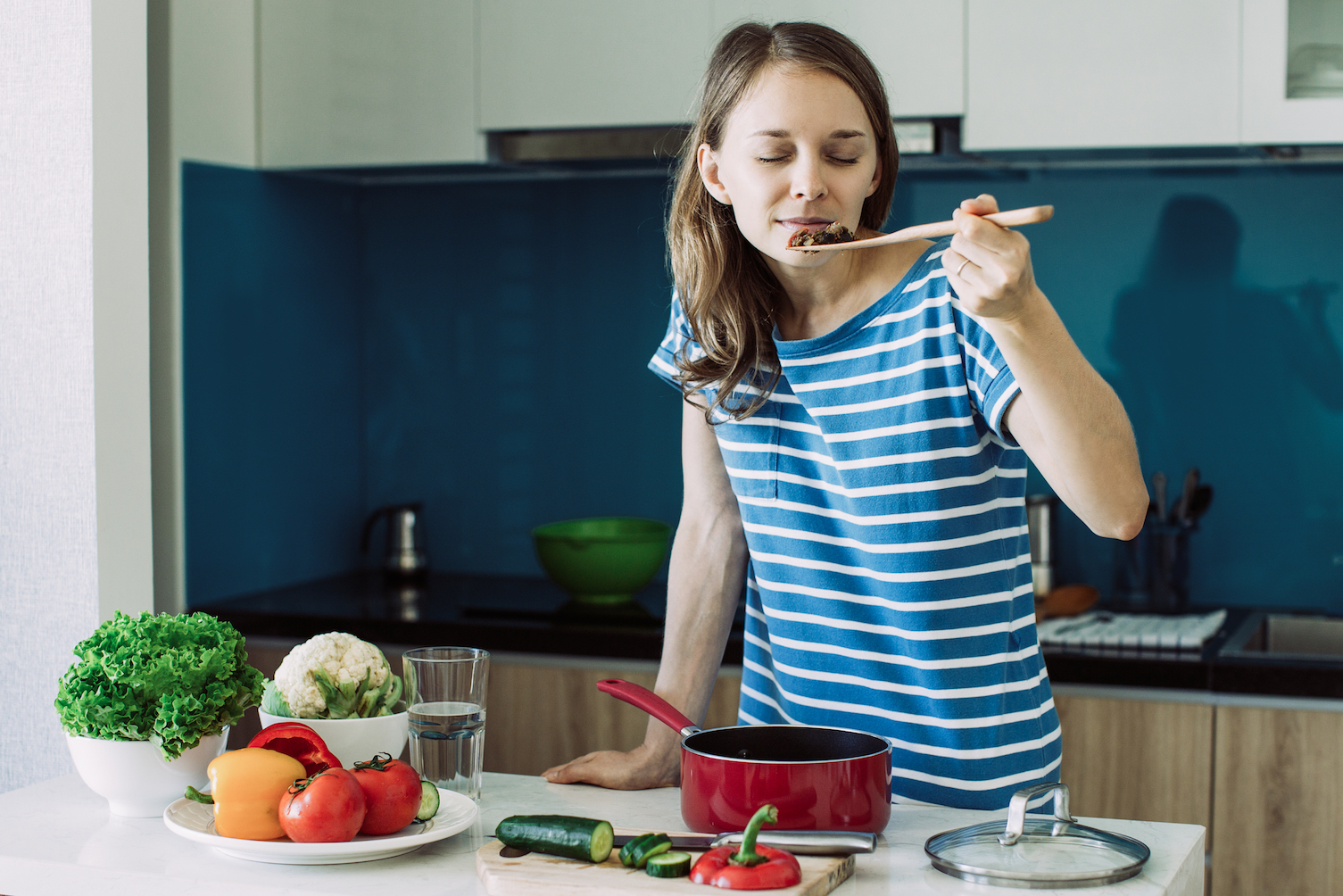 Genetic variations explain why people smell things differently - Earth.com