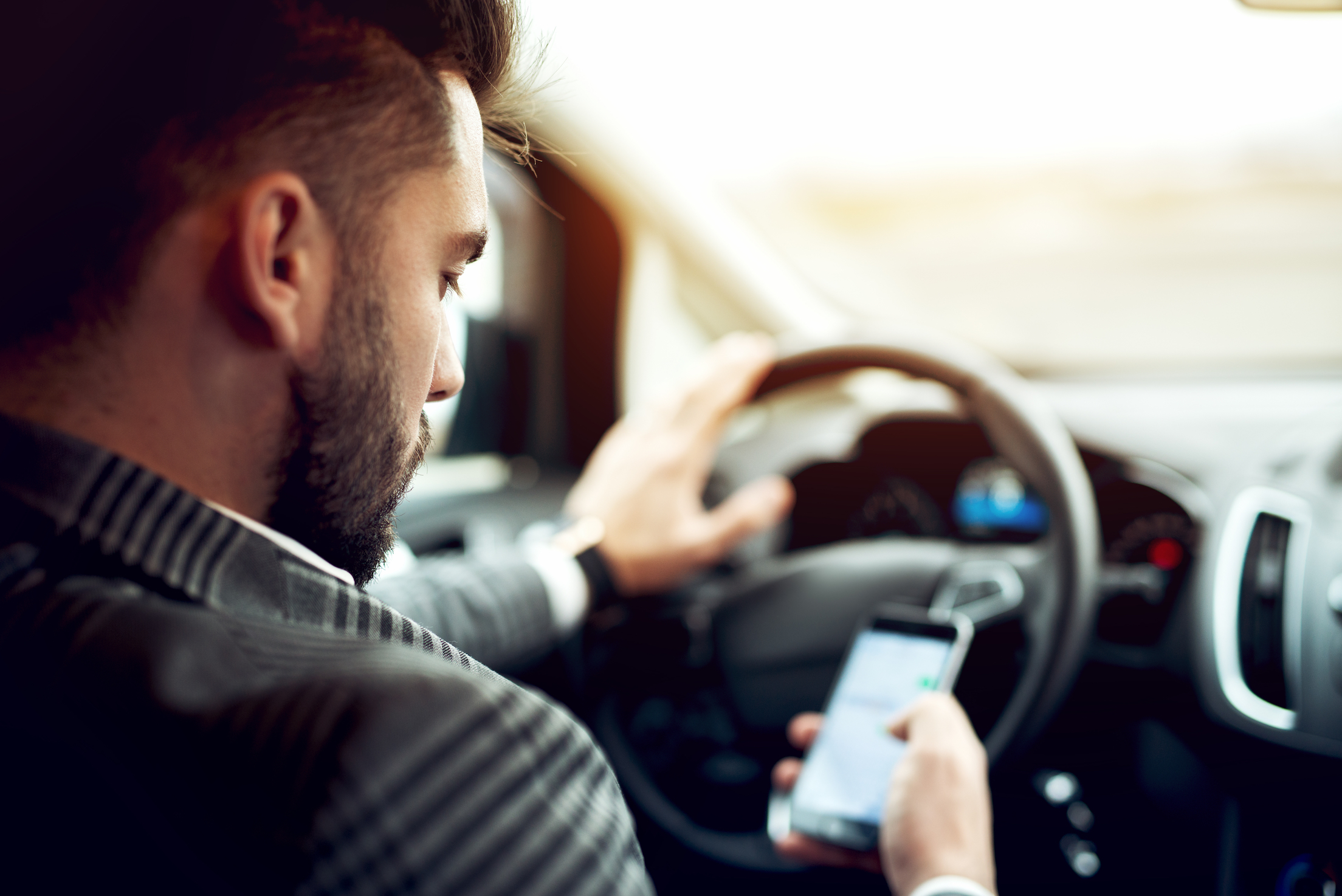 Millennial parents report more frequent distracted driving - Earth.com