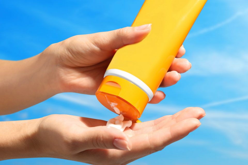 Sunscreens release trace metals into the ocean • Earth.com