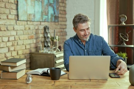 Daily internet use may lead to social isolation • Earth.com