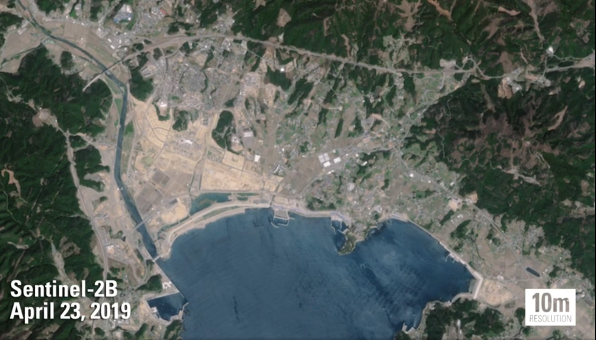 Sea walls built to protect Japan from tsunamis - Earth.com