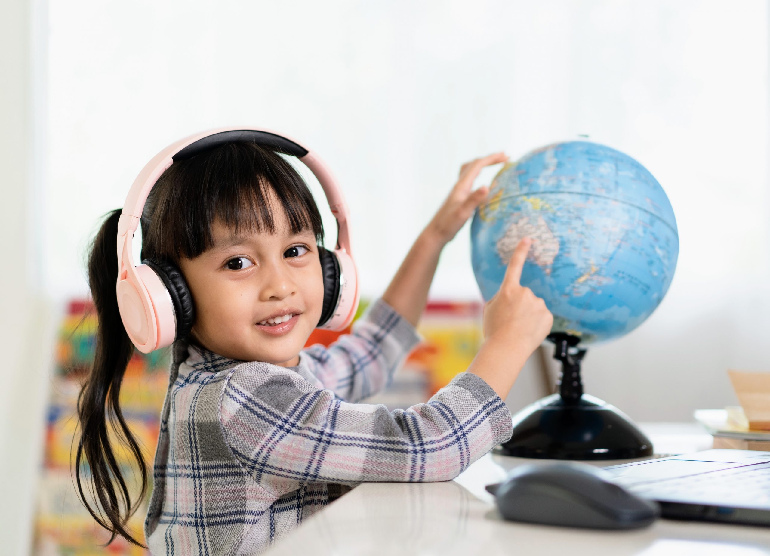 Bilingual children have lasting cognitive benefits - Earth.com