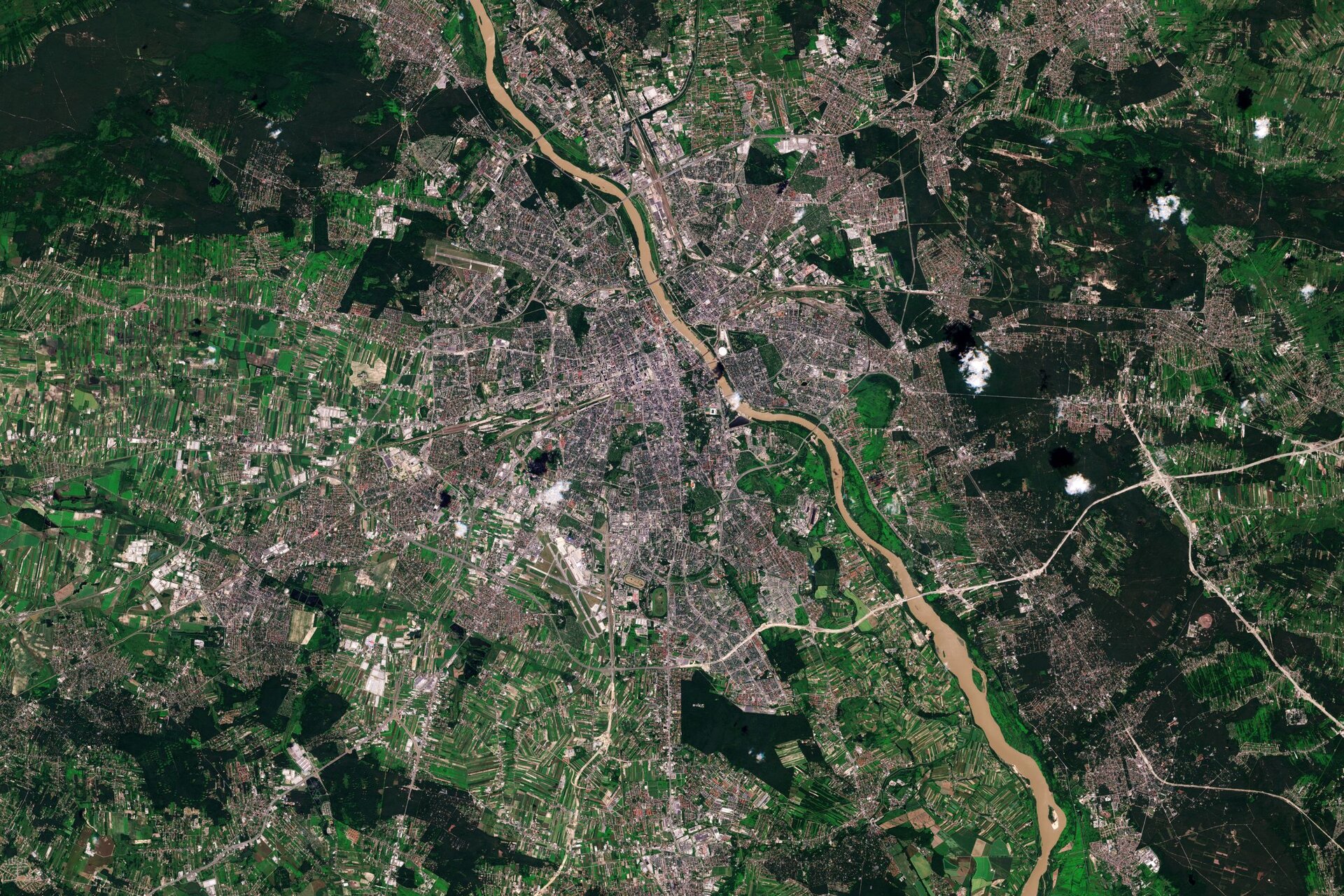Warsaw and the Vistula River - Earth.com