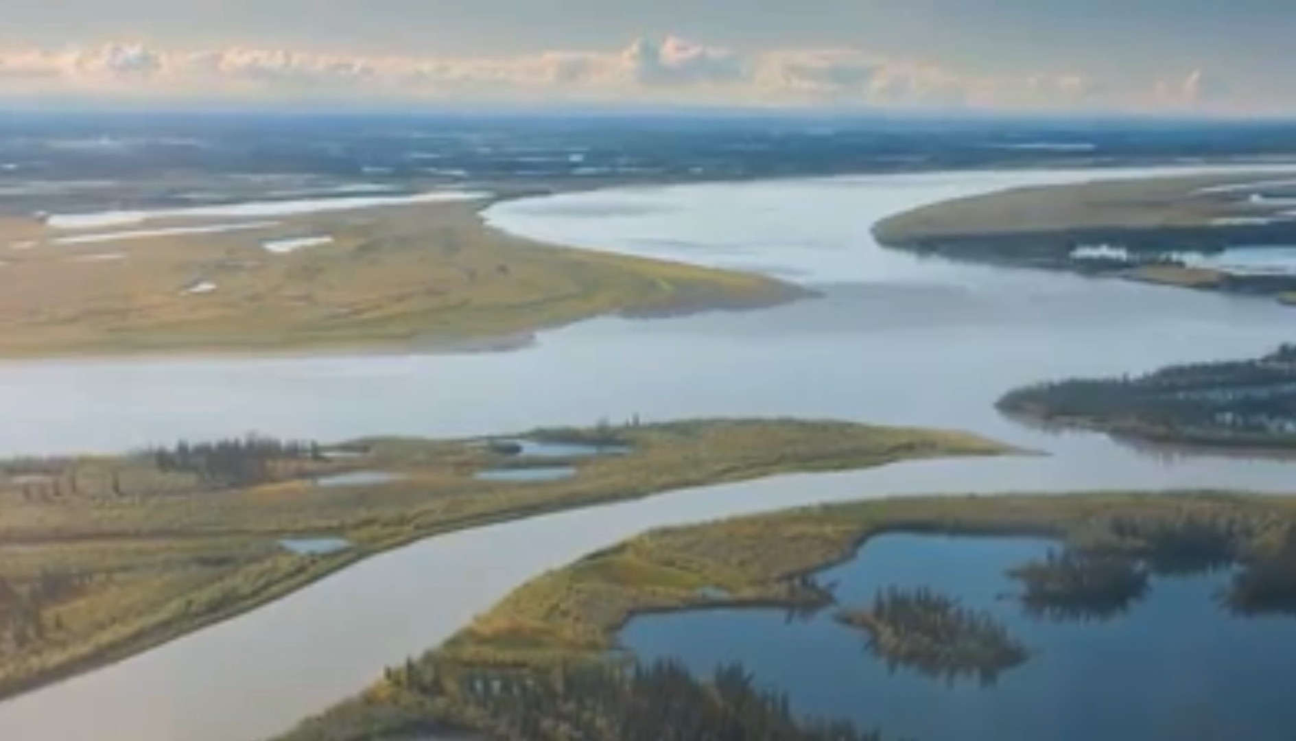 The Mackenzie River In The Canadian Boreal Forest - TrendRadars