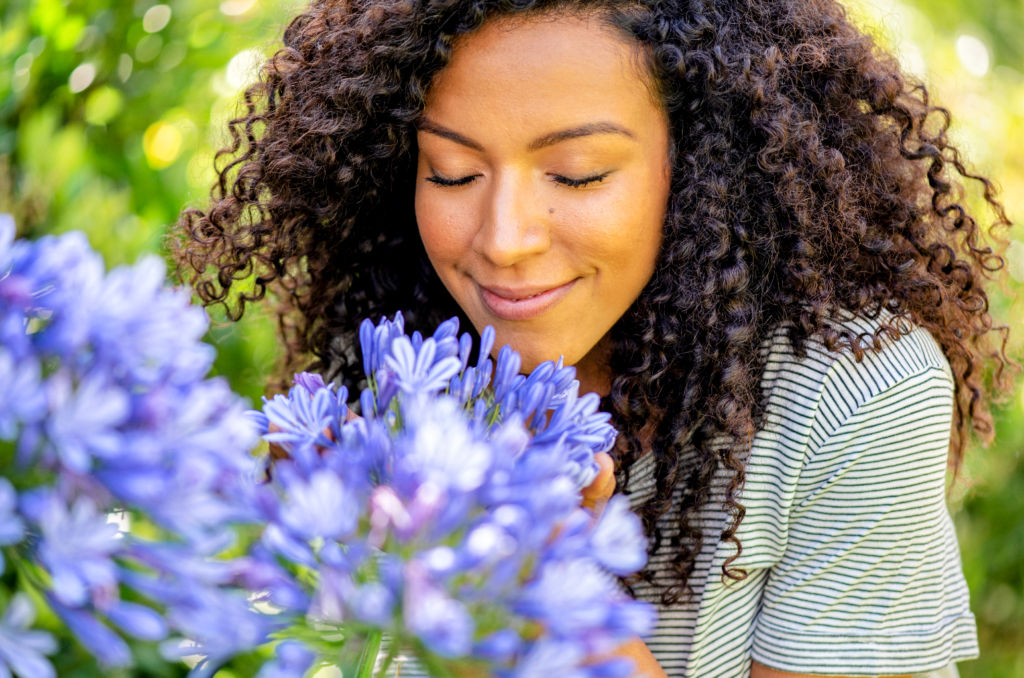 The brain processes smells like a painting or a symphony - Earth.com