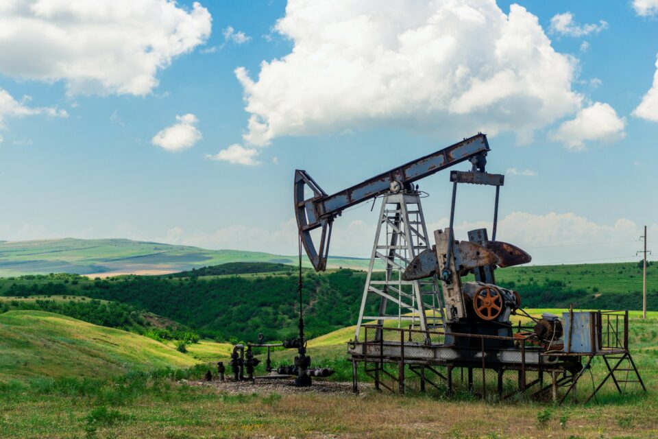 Fossil fuel extraction must be stopped to limit global warming • Earth.com