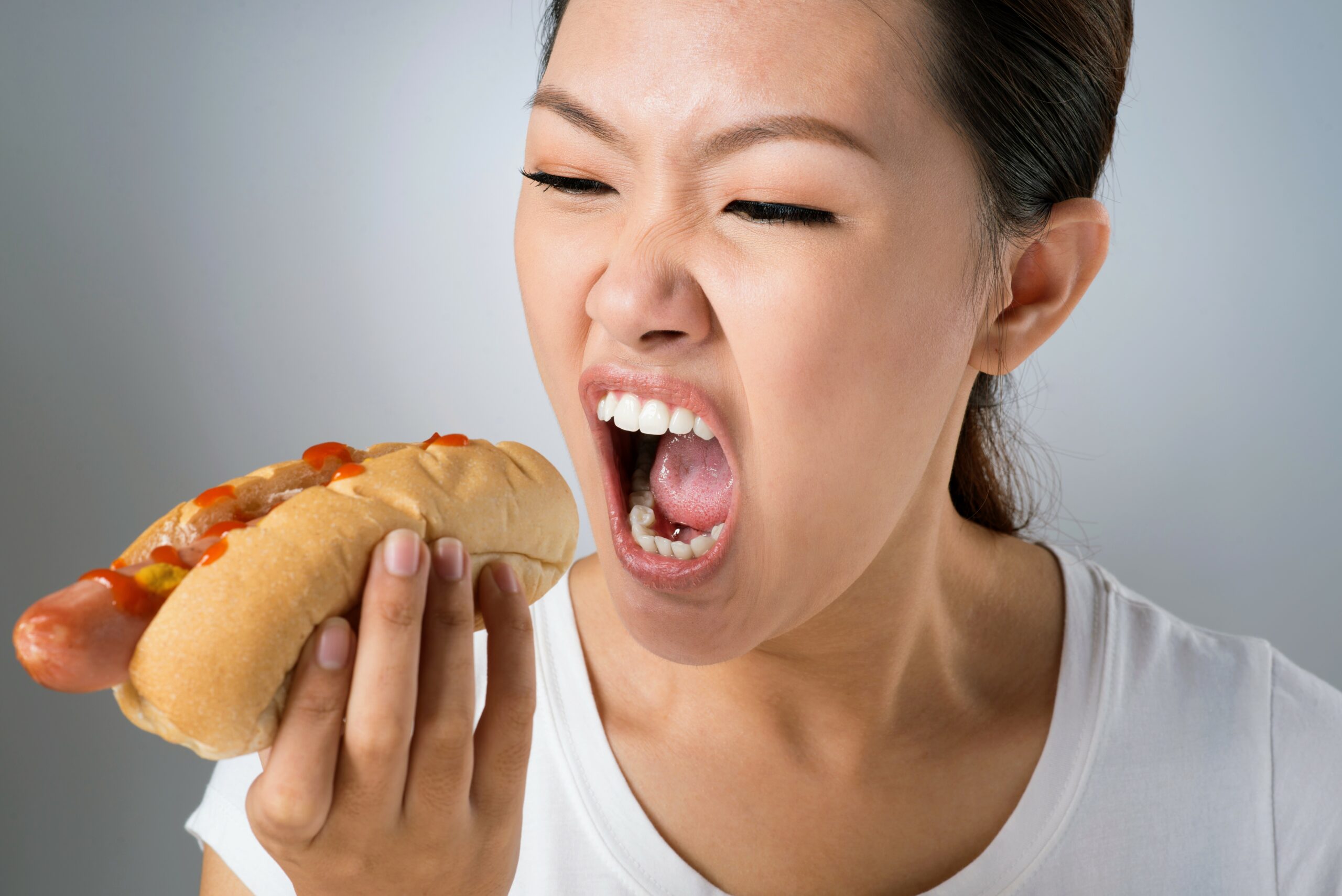 Emotional eating by teens is influenced by their parents - Earth.com