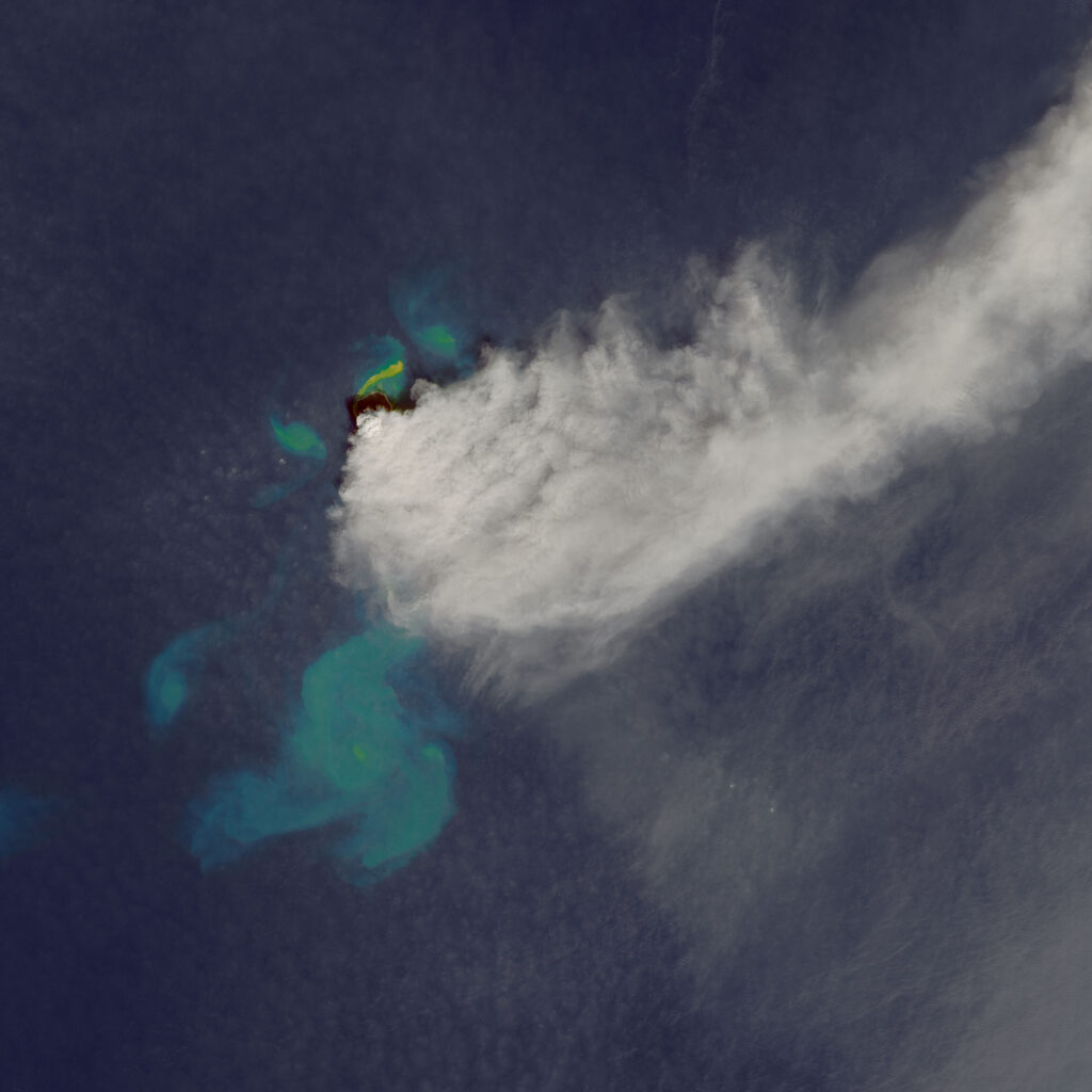 Tiny volcanic island erupts in the Pacific Ocean - Earth.com