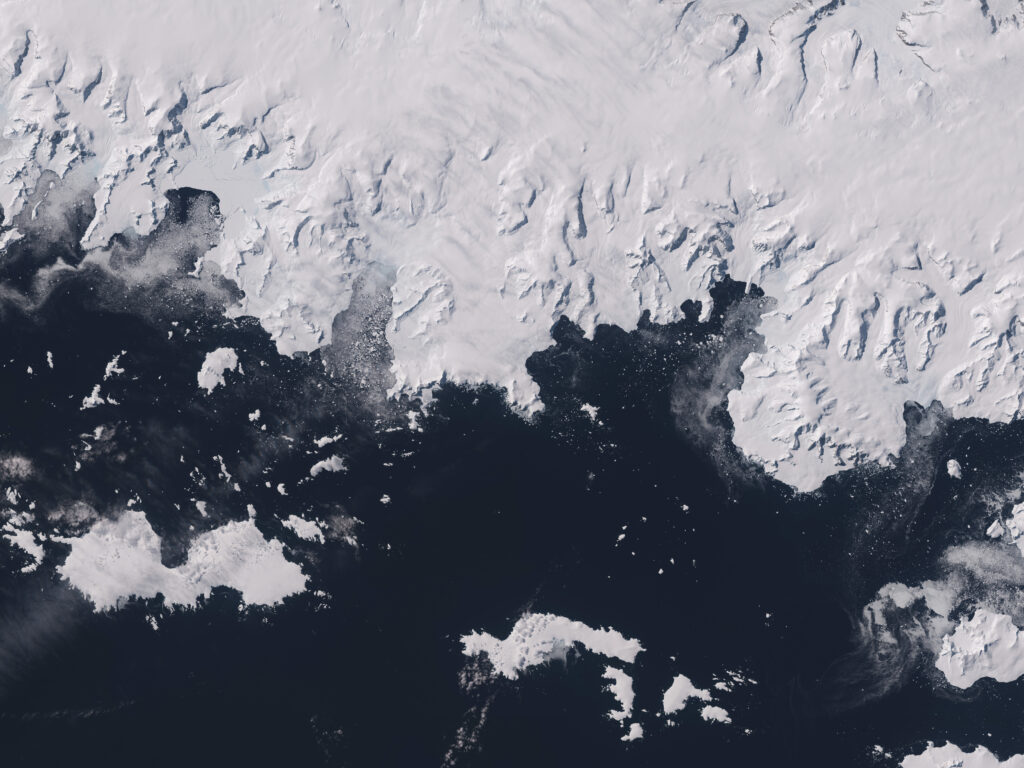 Icy landscape on the Antarctic Peninsula - Earth.com