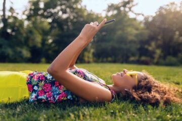People use smartphones even more in parks, but less in forests • Earth.com