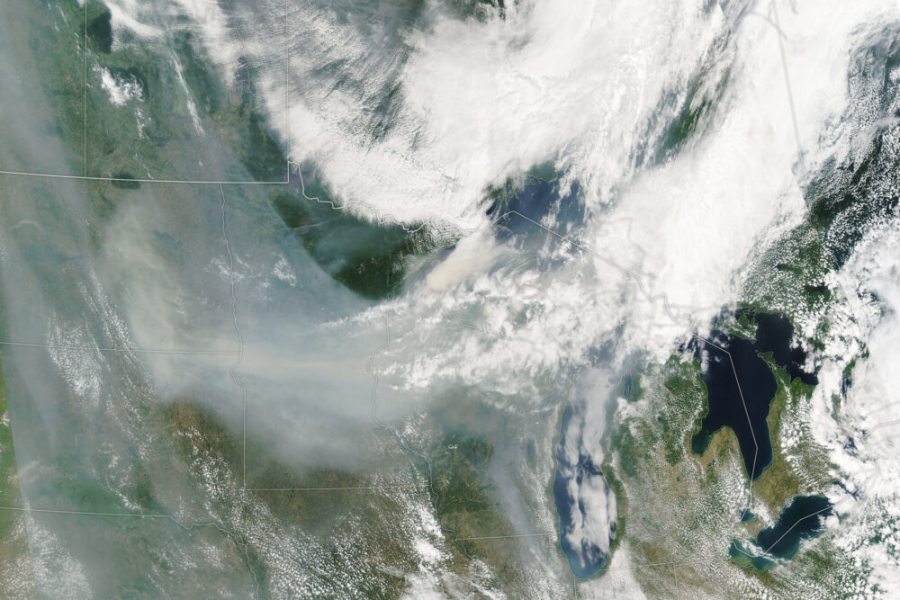 Smoke from Canadian wildfires pours over the upper Midwest - Earth.com