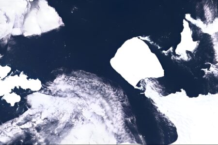 World's largest iceberg, A23a, is on the move after nearly 40 years • Earth.com