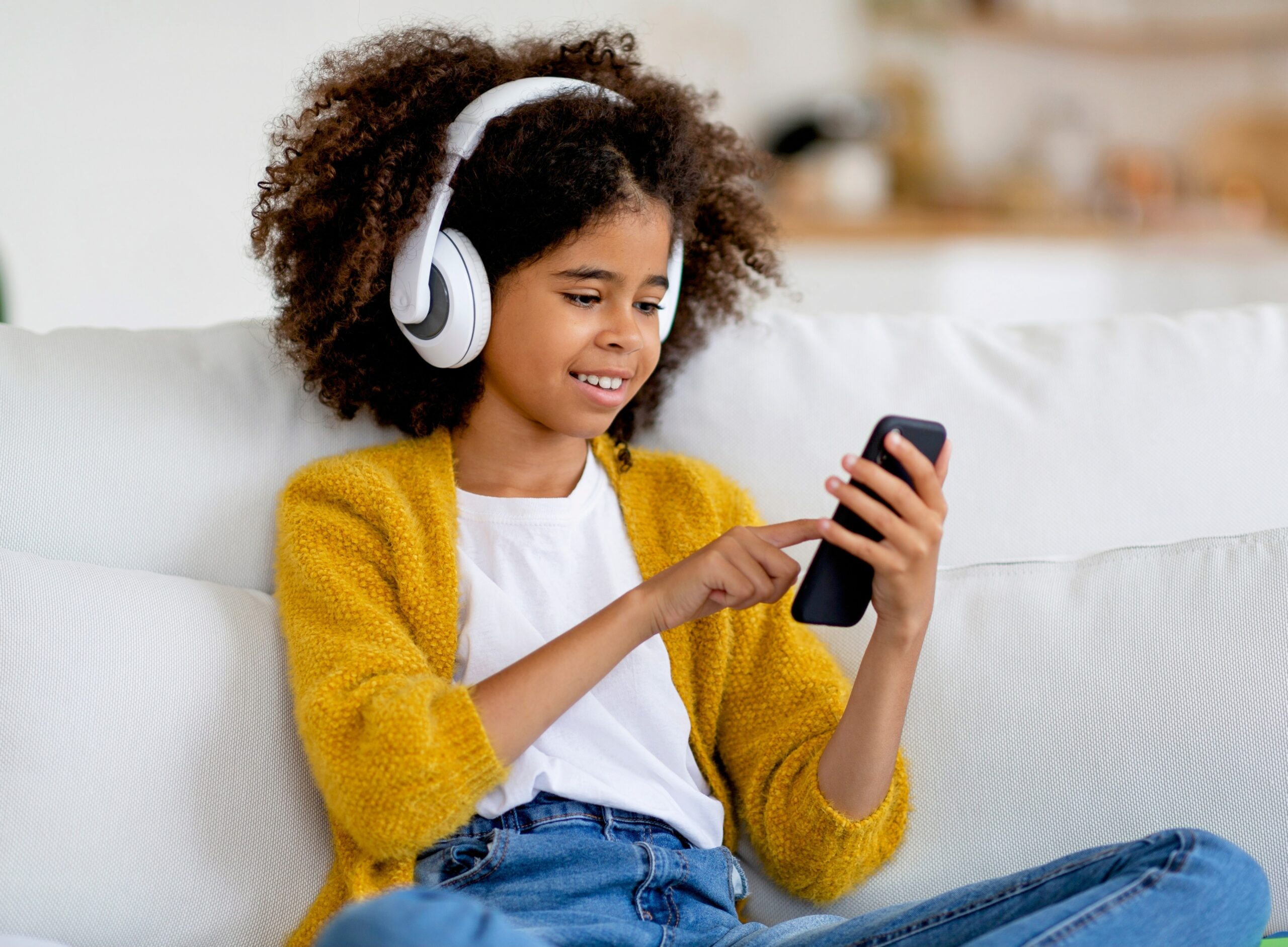 Excessive smartphone usage linked to health issues in adolescents ...