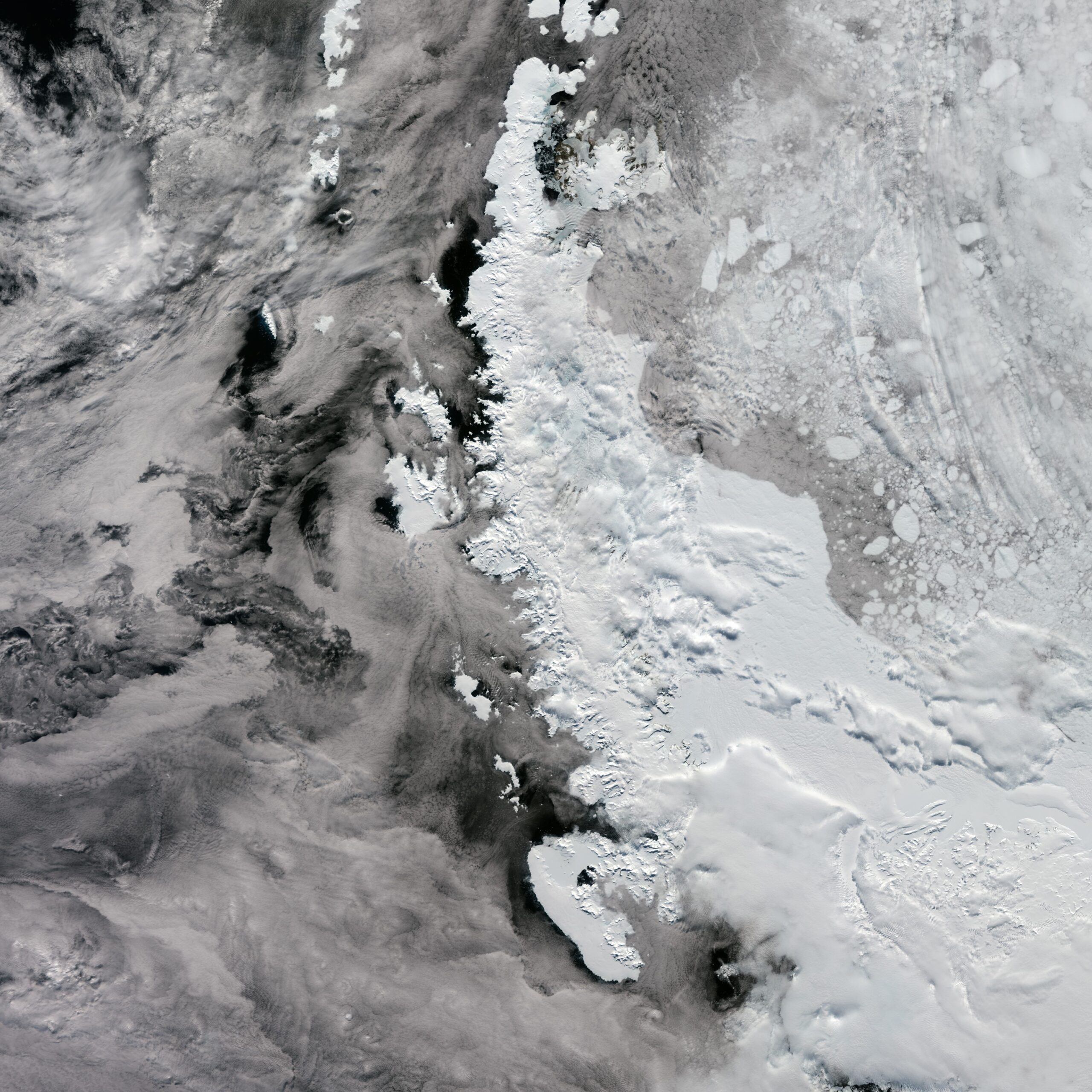 The Antarctic Peninsula covered in ice • Earth.com