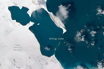Siling Lake on the Tibetan Plateau - Earth.com