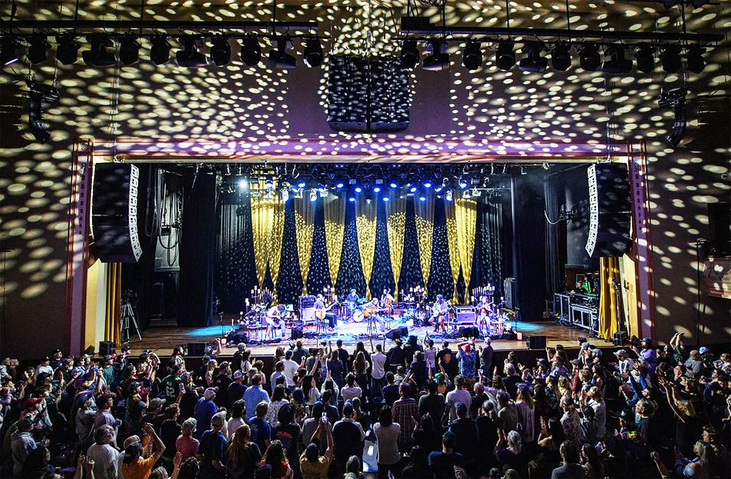 Live music triggers much stronger emotions than streamed music - Earth.com