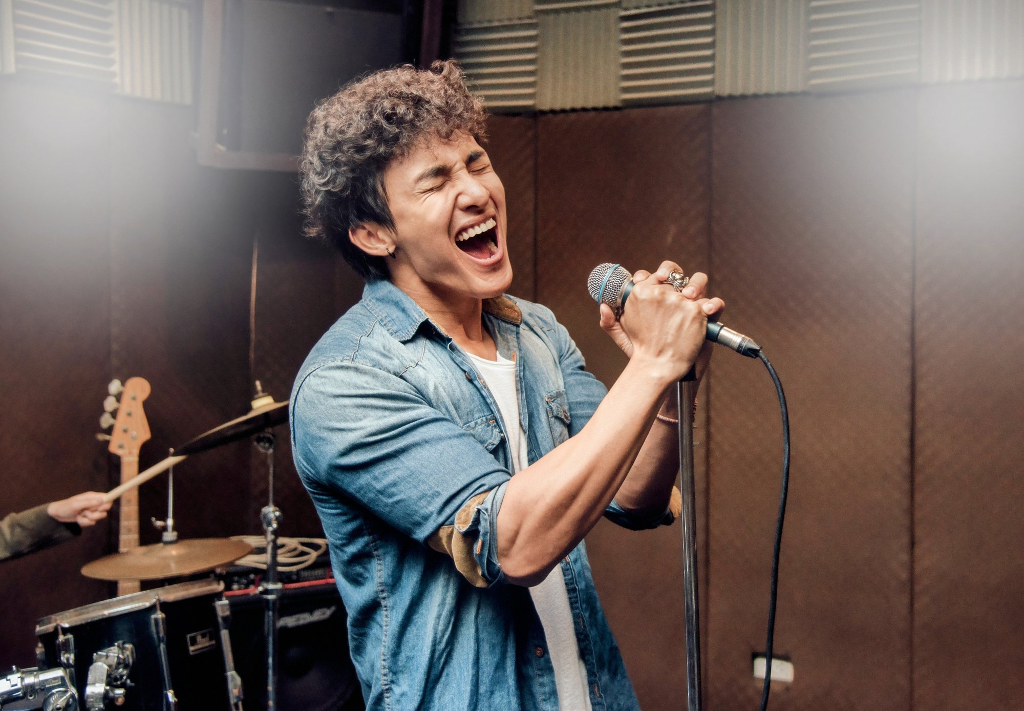 Why we're drawn to certain singing voices: A scientific insight - Earth.com