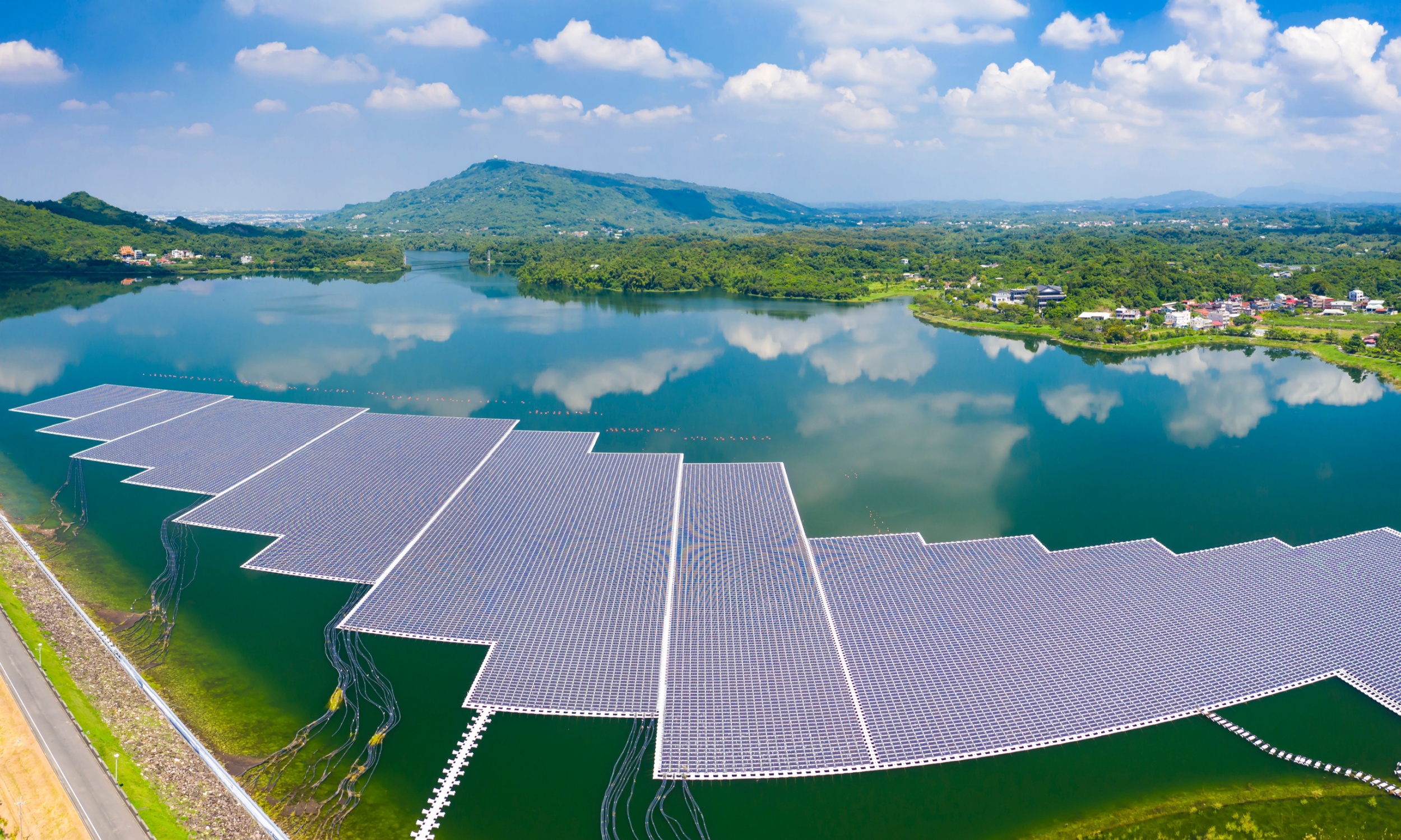 Floating solar panels could power entire countries - Earth.com