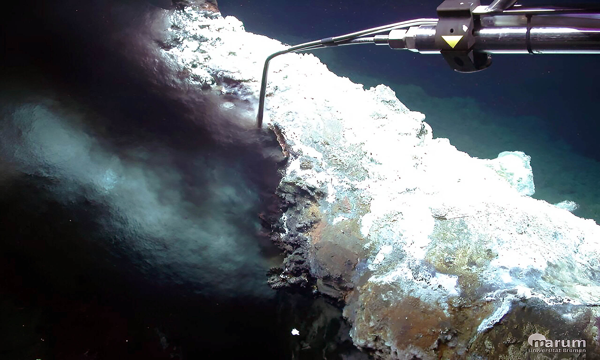 New hydrothermal field in the Arctic has intense geological activity ...