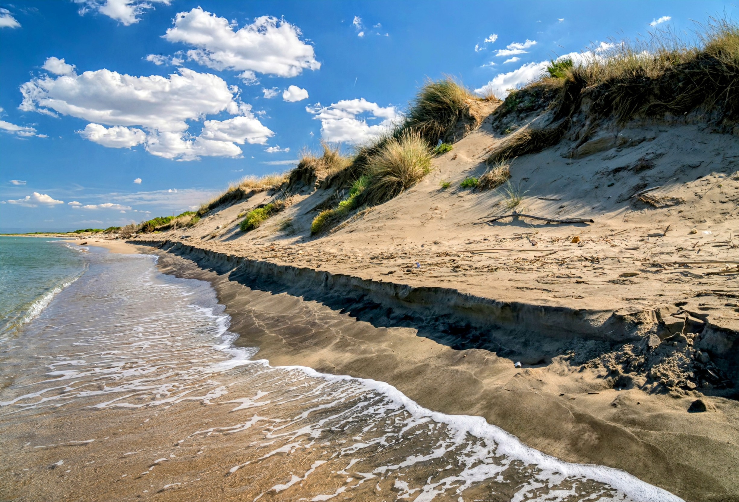 Fighting coastal erosion: Electricity turns sand into a sea wall - Earth.com