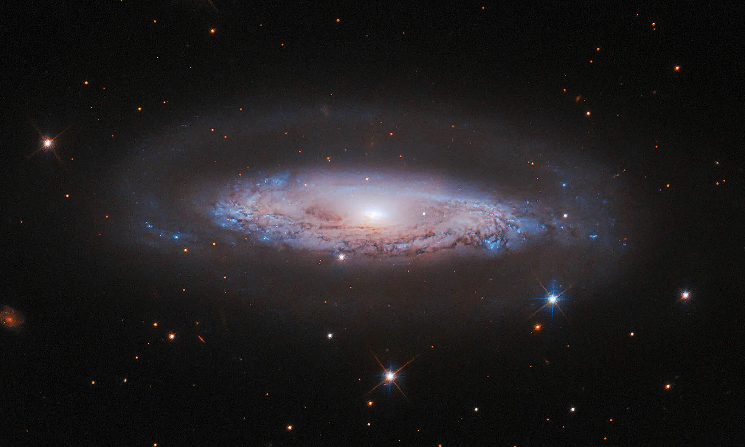 Hubble reveals the supermassive black hole powering IC 4709 - Earth.com