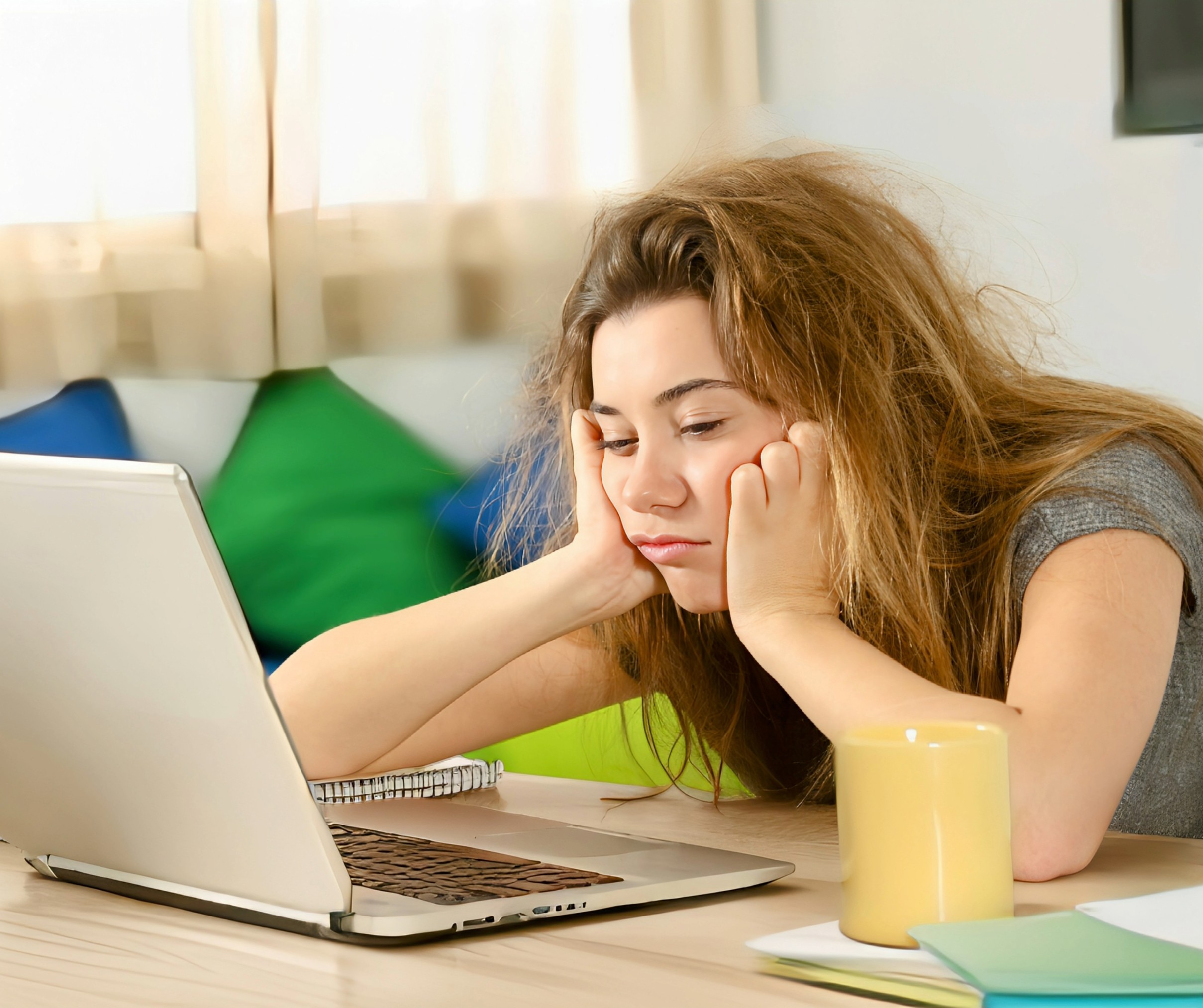 Loneliness disrupts college students' sleep more than screen time ...