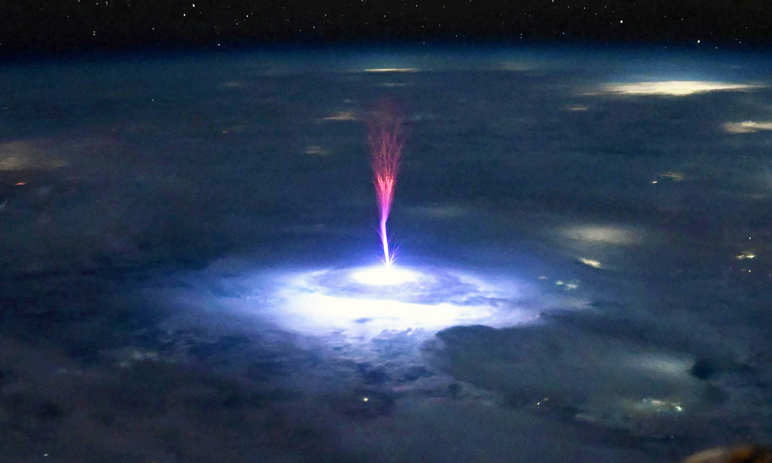 NASA shares photos of an extraordinary event seen by astronauts - Earth.com