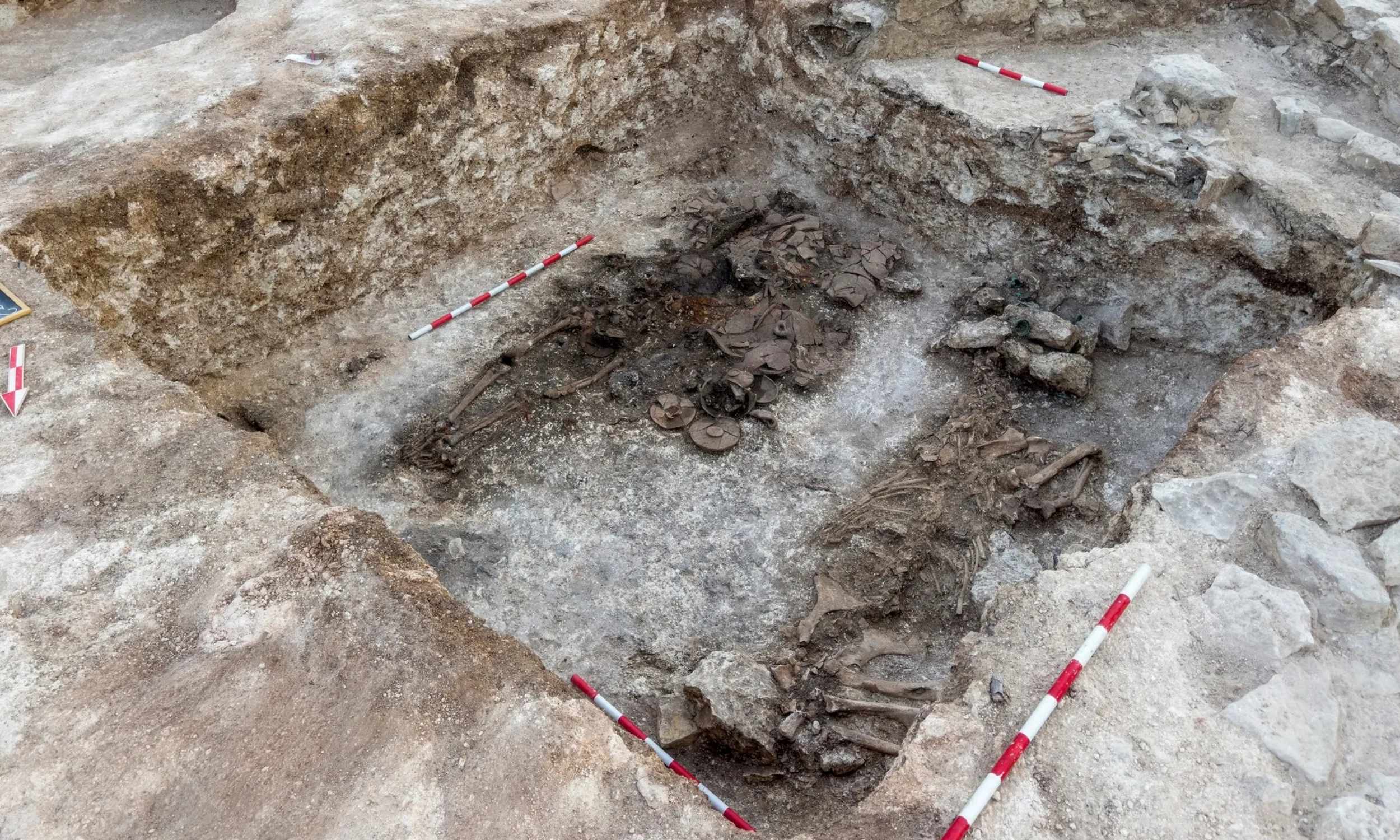 2,100-year-old tomb of a Thracian warrior discovered full of jewels ...