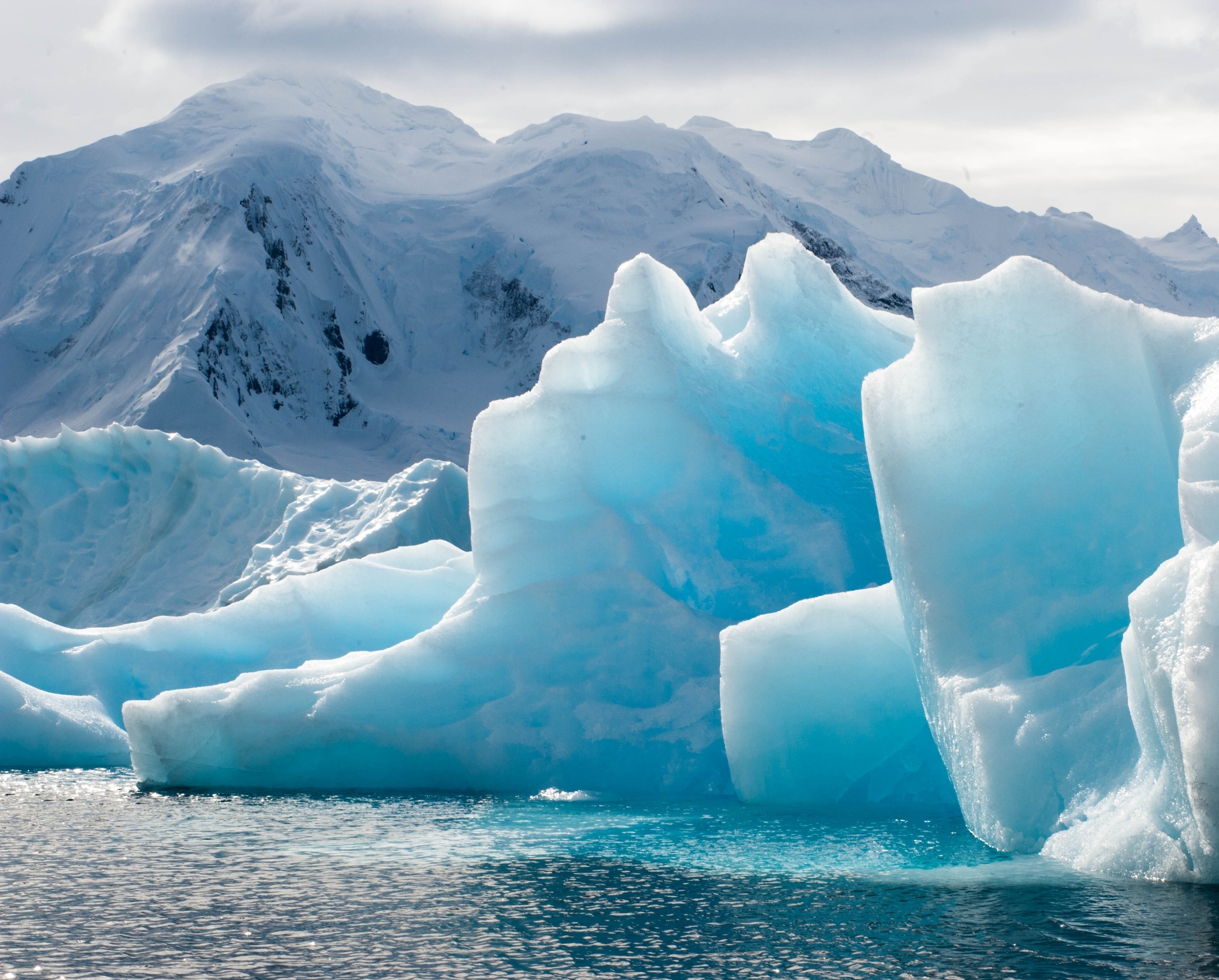Mysterious warm zones discovered beneath Antarctica’s ice sheet - Earth.com