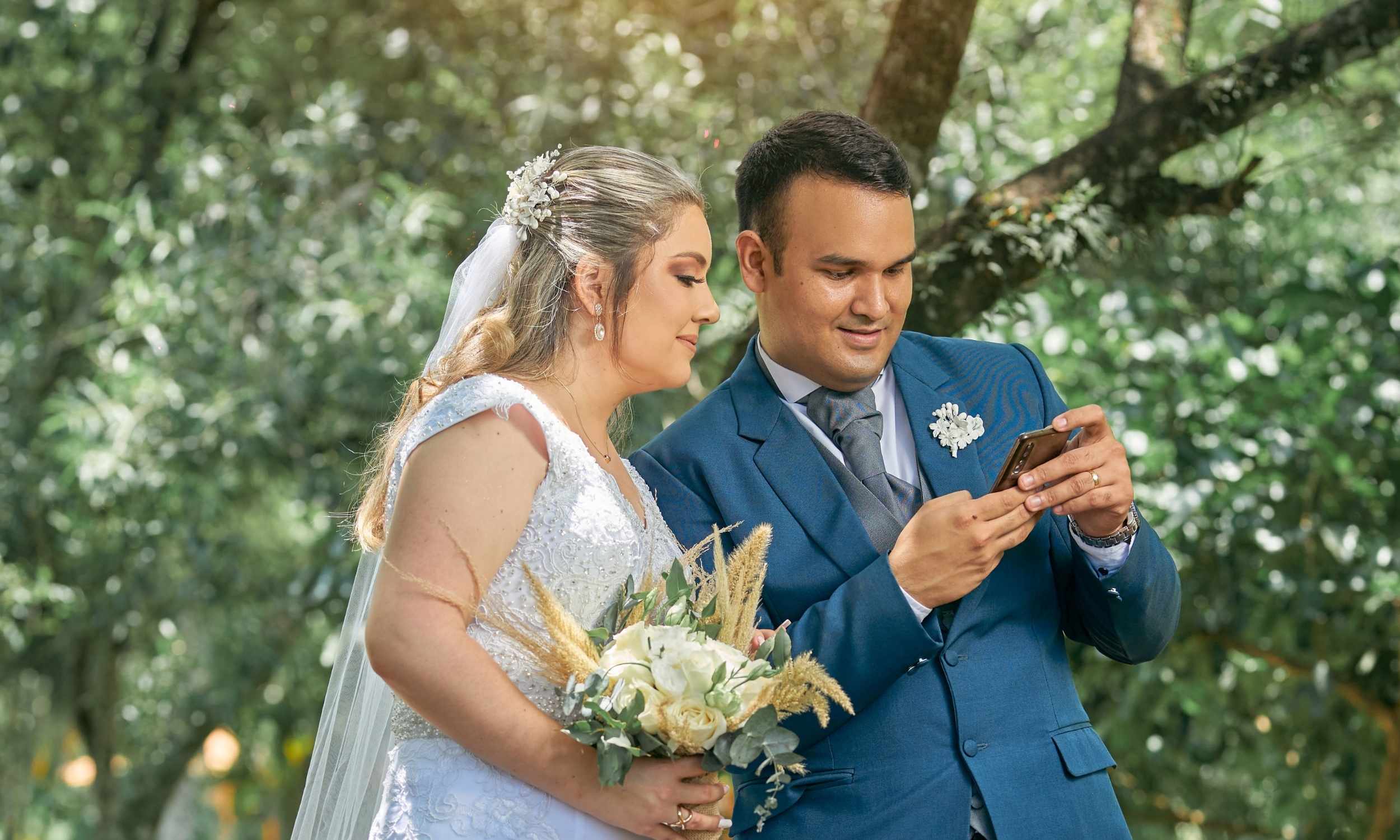 Using cell phones on dates is damaging many marriages - Earth.com