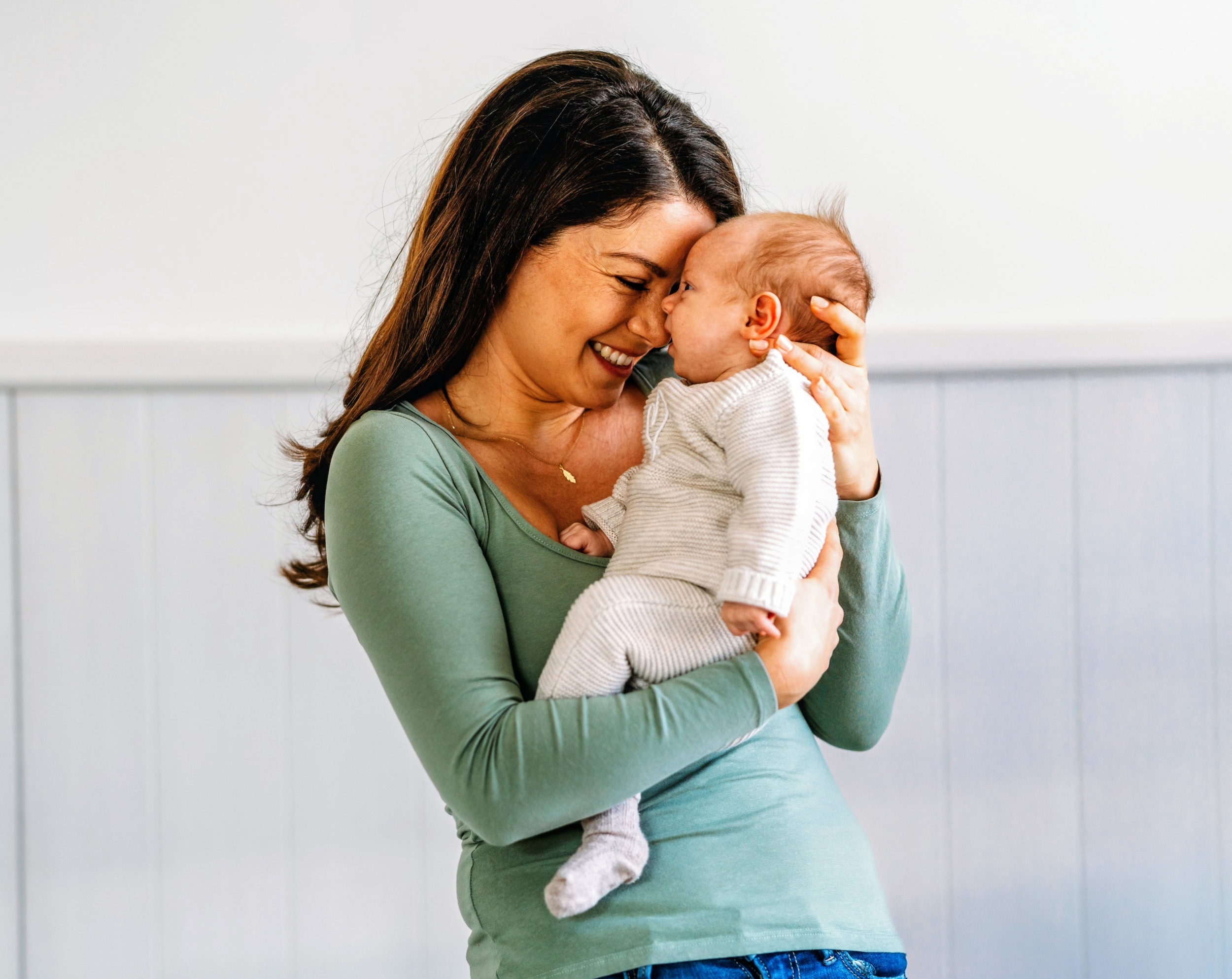 Mother’s voice changes how babies see new faces - Earth.com
