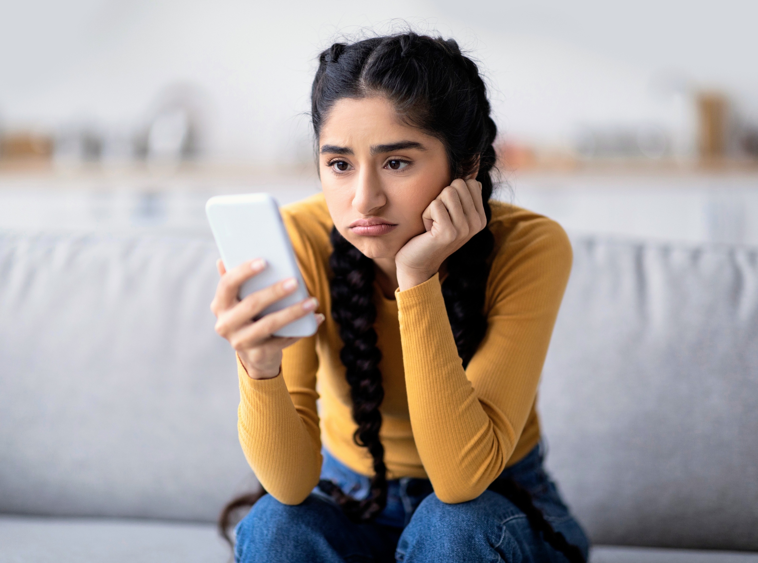 Why young adults with plenty of friends are still lonely - Earth.com