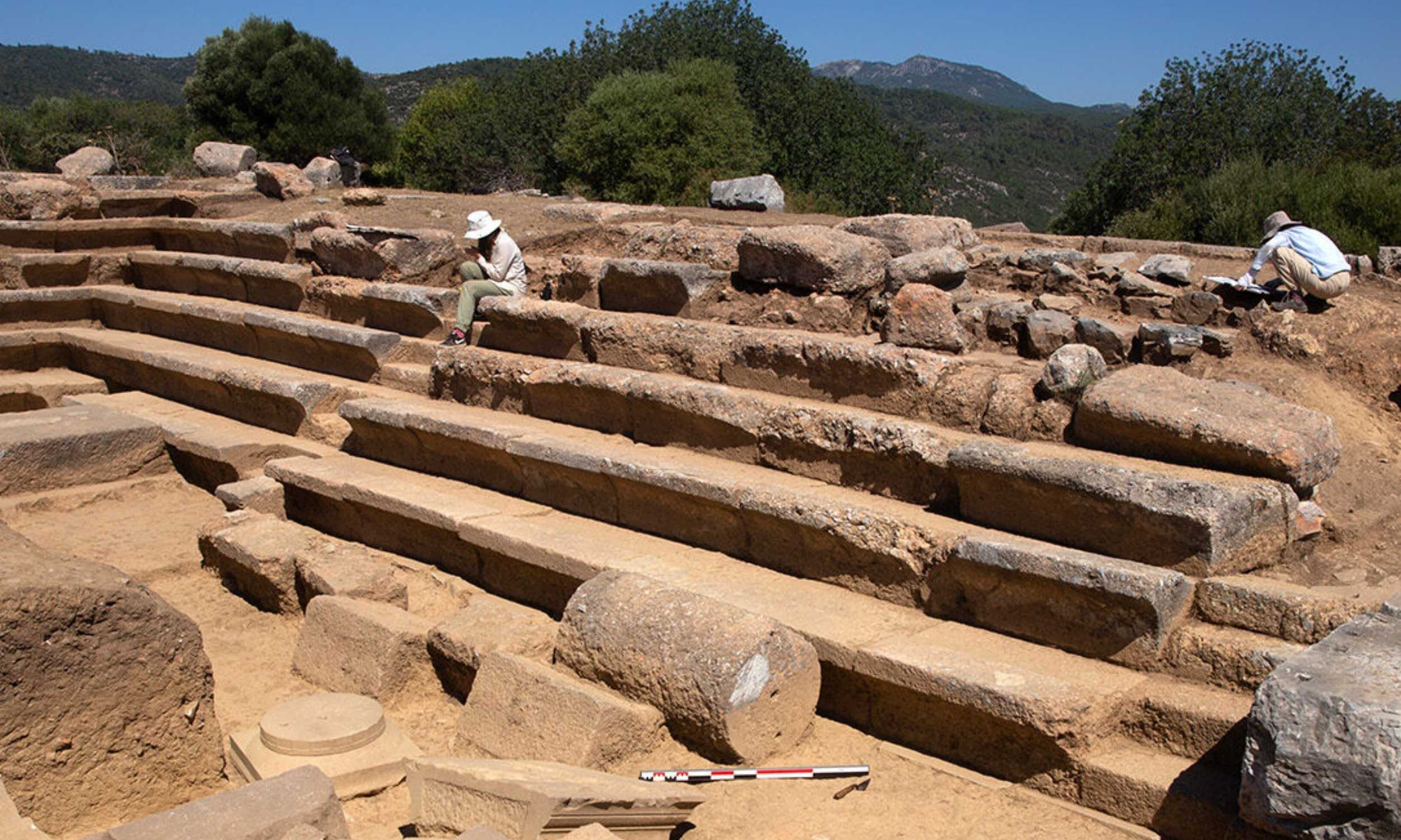 Hoard of Persian gold found after being buried for 2,400 years - Earth.com
