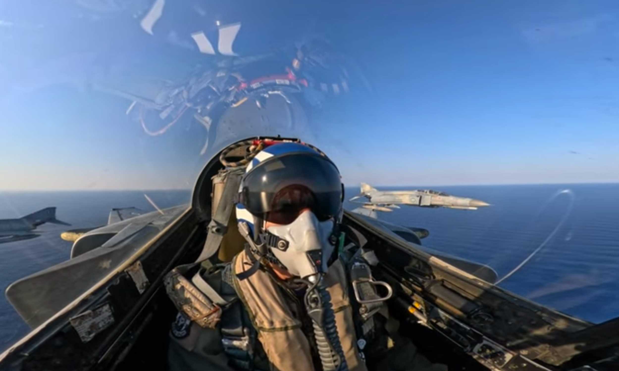 Anti-submarine warfare aircraft use magnetometers to hunt- Earth.com