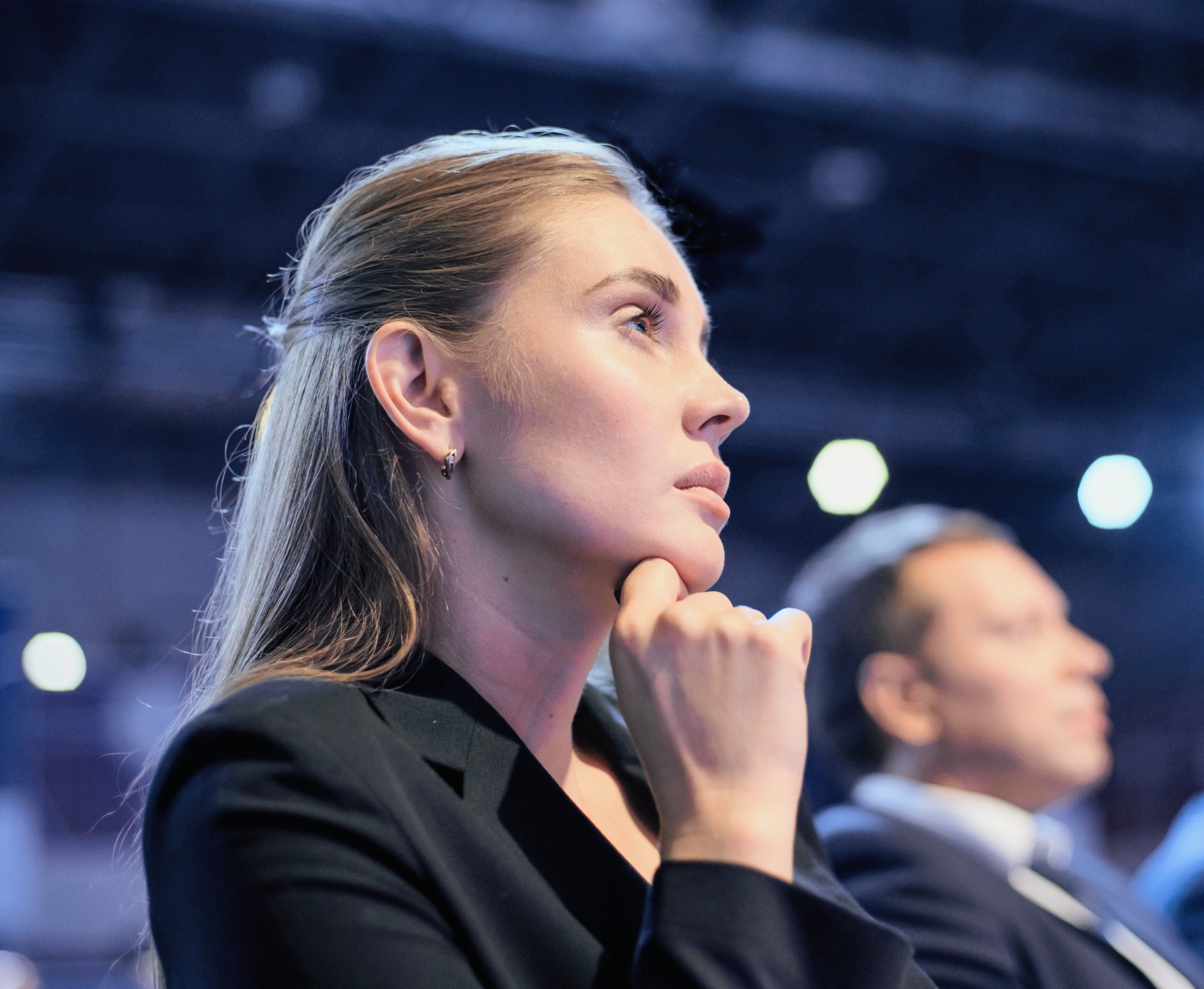 People automatically blink less while listening carefully - Earth.com