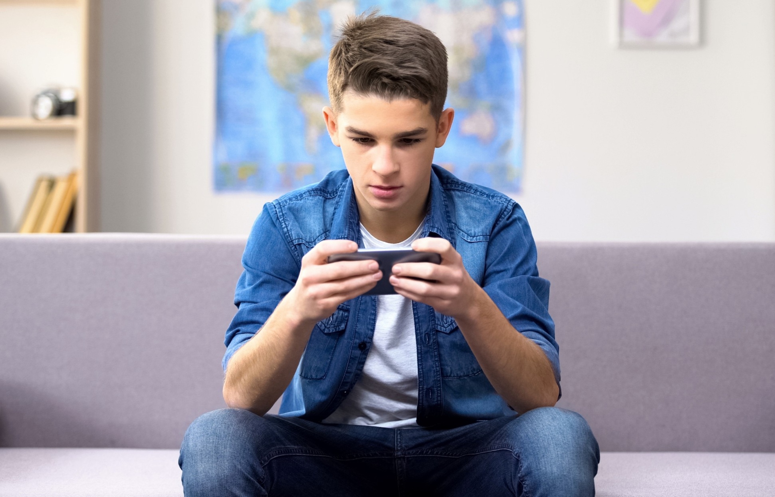 Heavy screen use in childhood linked to distinct brain changes - Earth.com