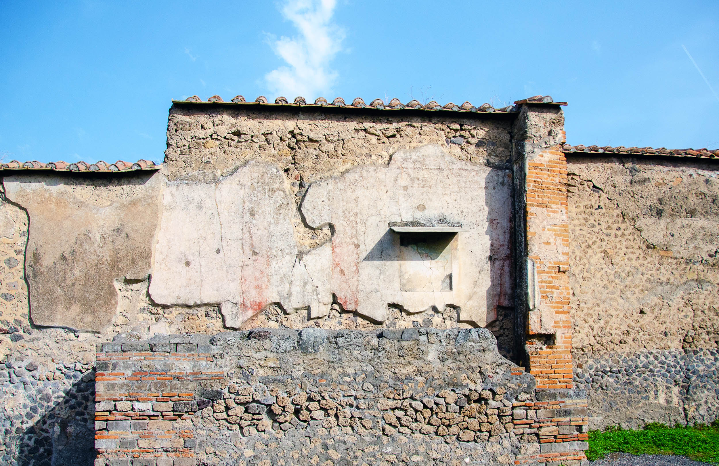Scientists learn how Romans made almost indestructible concrete - Earth.com