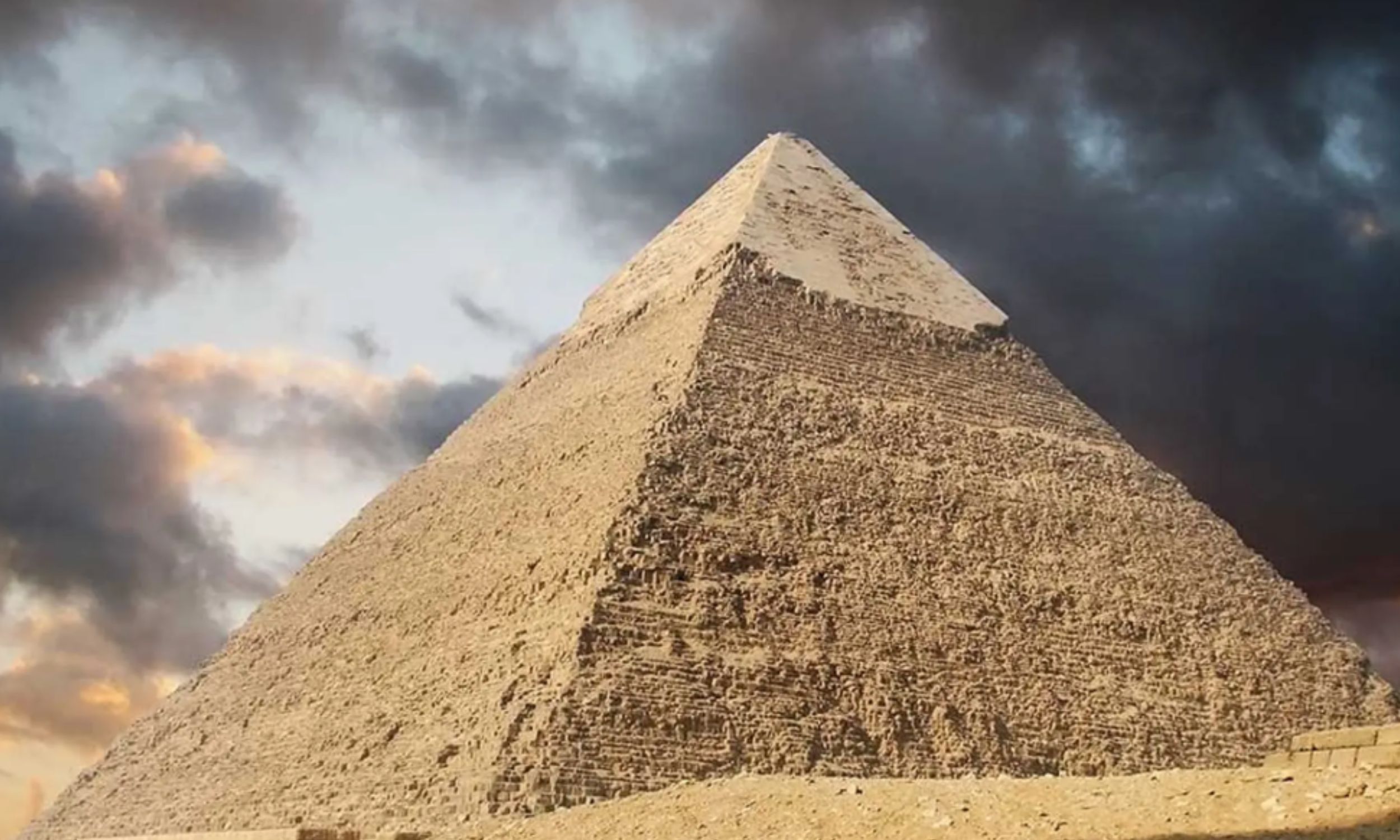 Study claims the Great Pyramid has a hidden internal lifting system ...