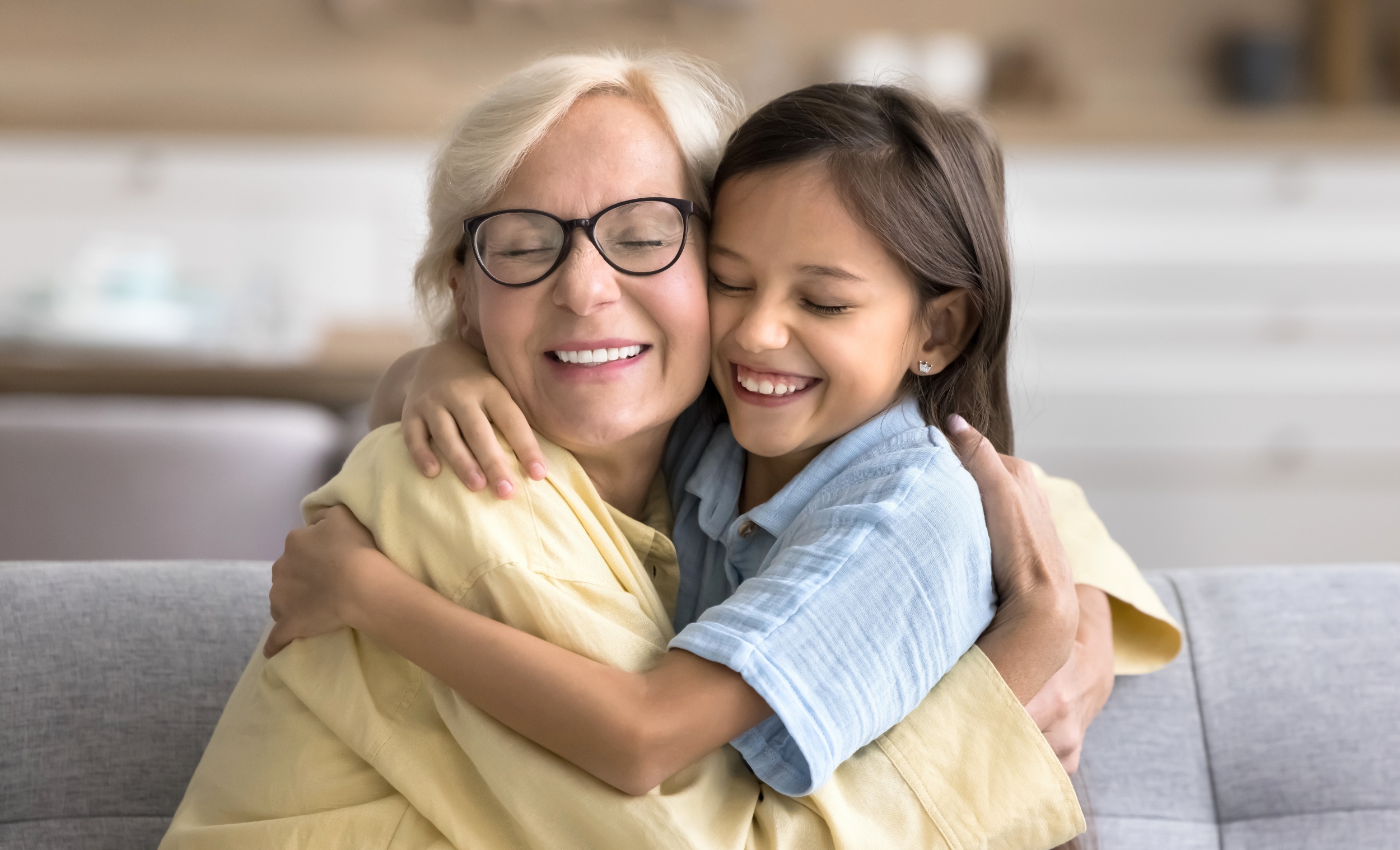 How daily hugs help improve our mental health - Earth.com