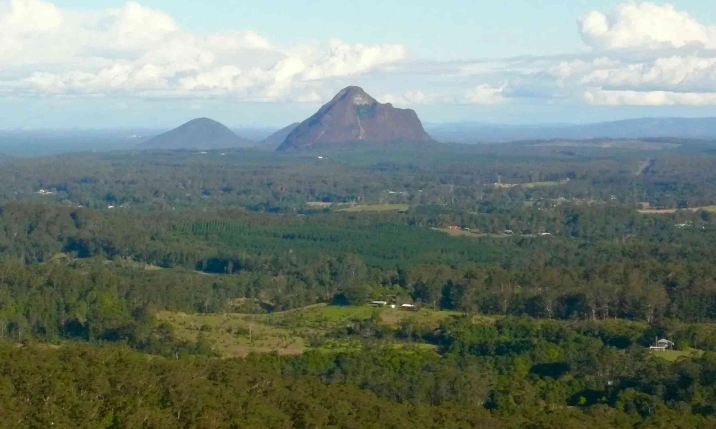 Structure found under Australia aligns with its strangest volcanoes ...
