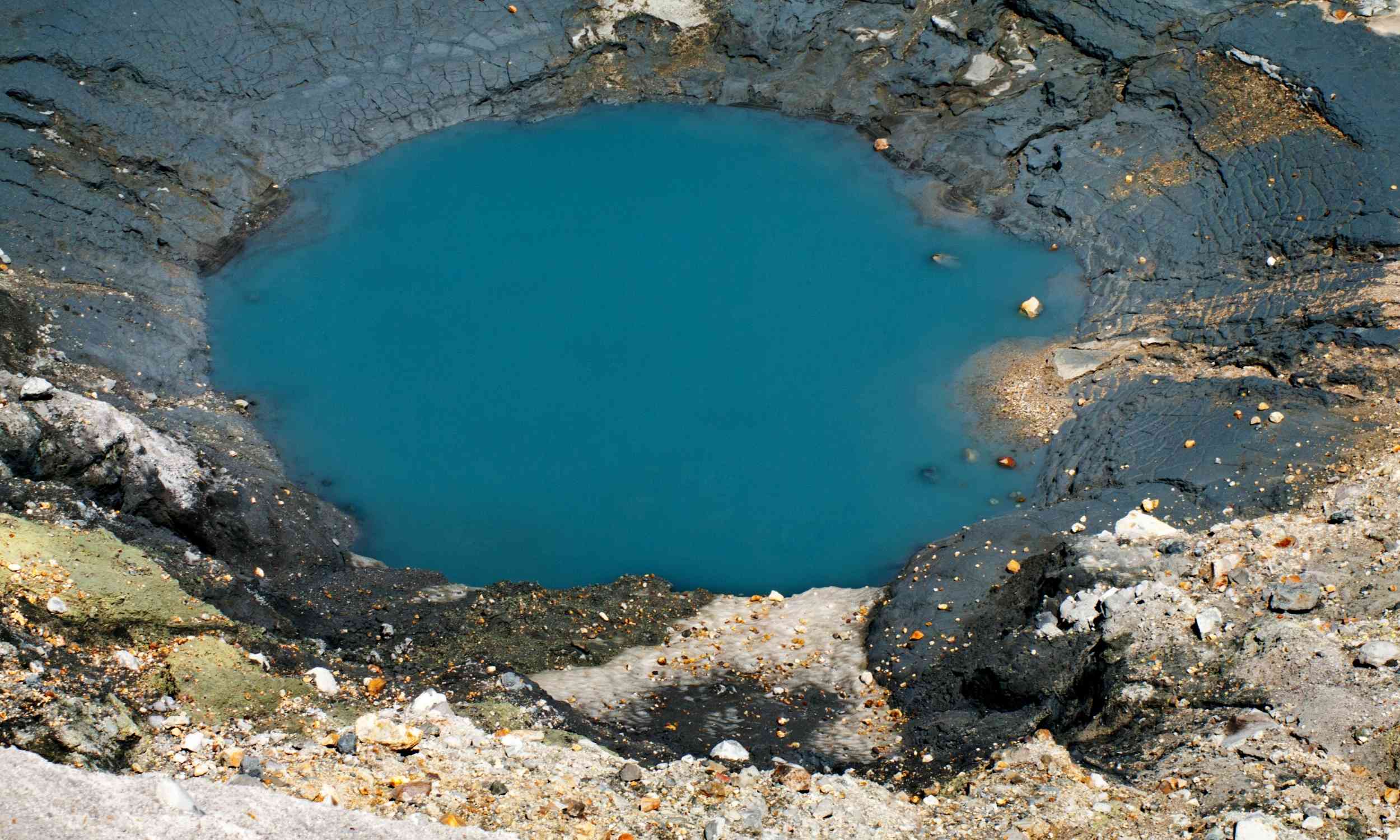 Scientists uncover why some volcanoes erupt without warning - Earth.com