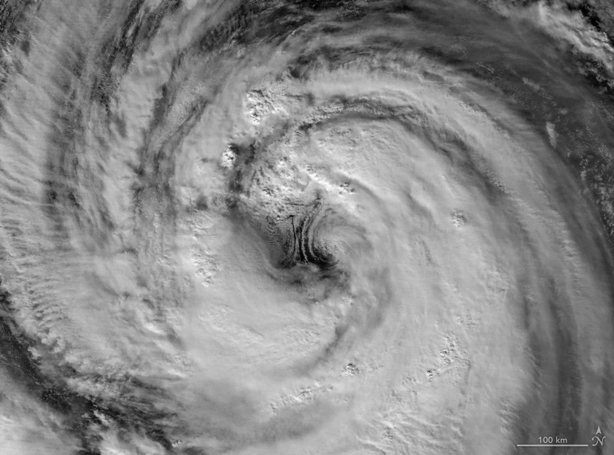 Typhoon Jangmi's massive eye comes into focus from space - Earth.com